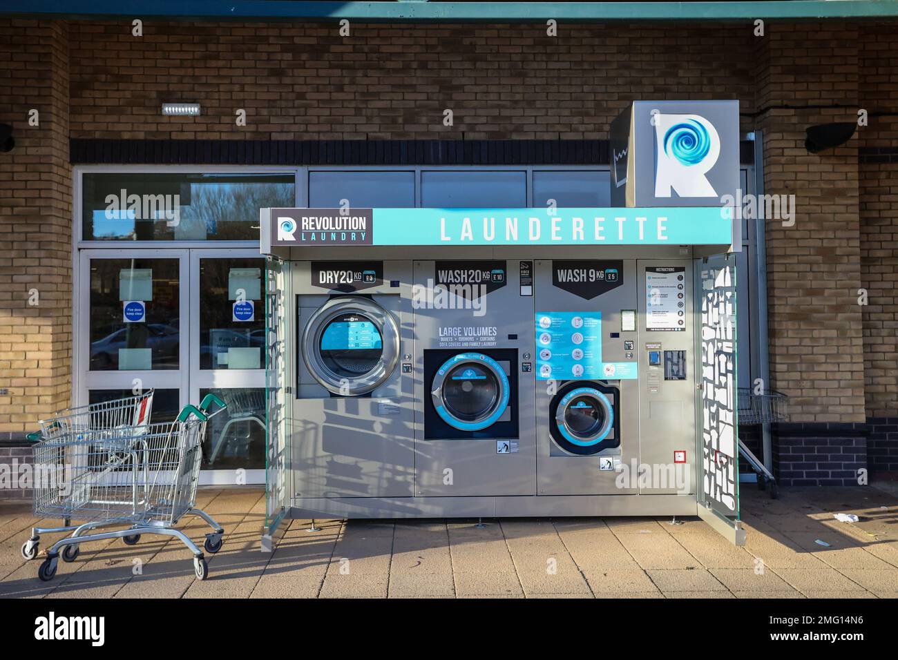 Automated laundry machines hi-res stock photography and images - Alamy