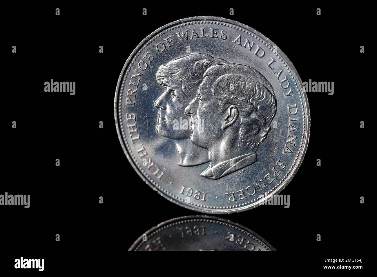 1981 British Crown Coin to commemorate the wedding of Prince Charles ...