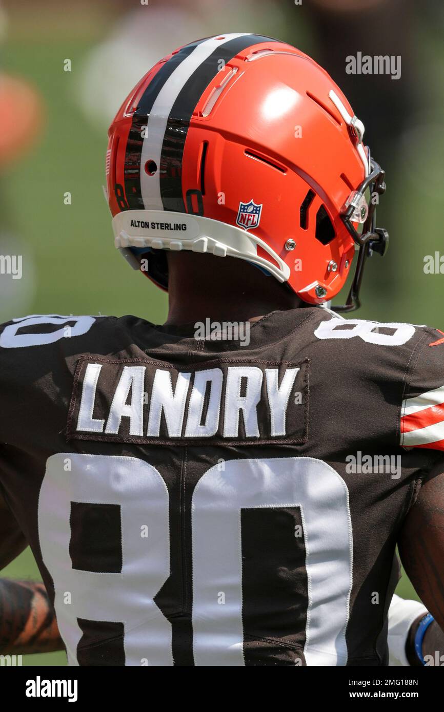 Cleveland Browns wide receiver Jarvis Landry (80) displays the name ...