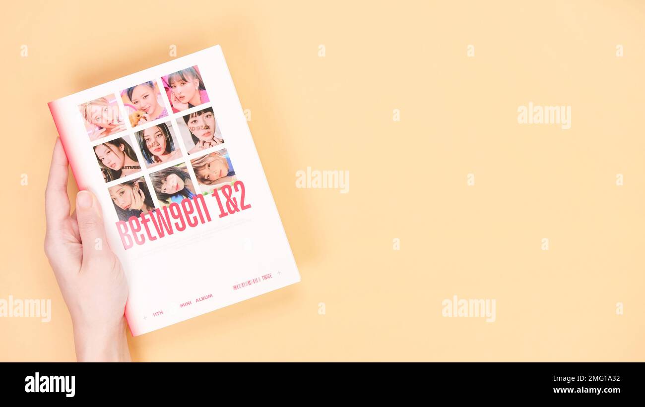 Twice kpop hi-res stock photography and images - Alamy