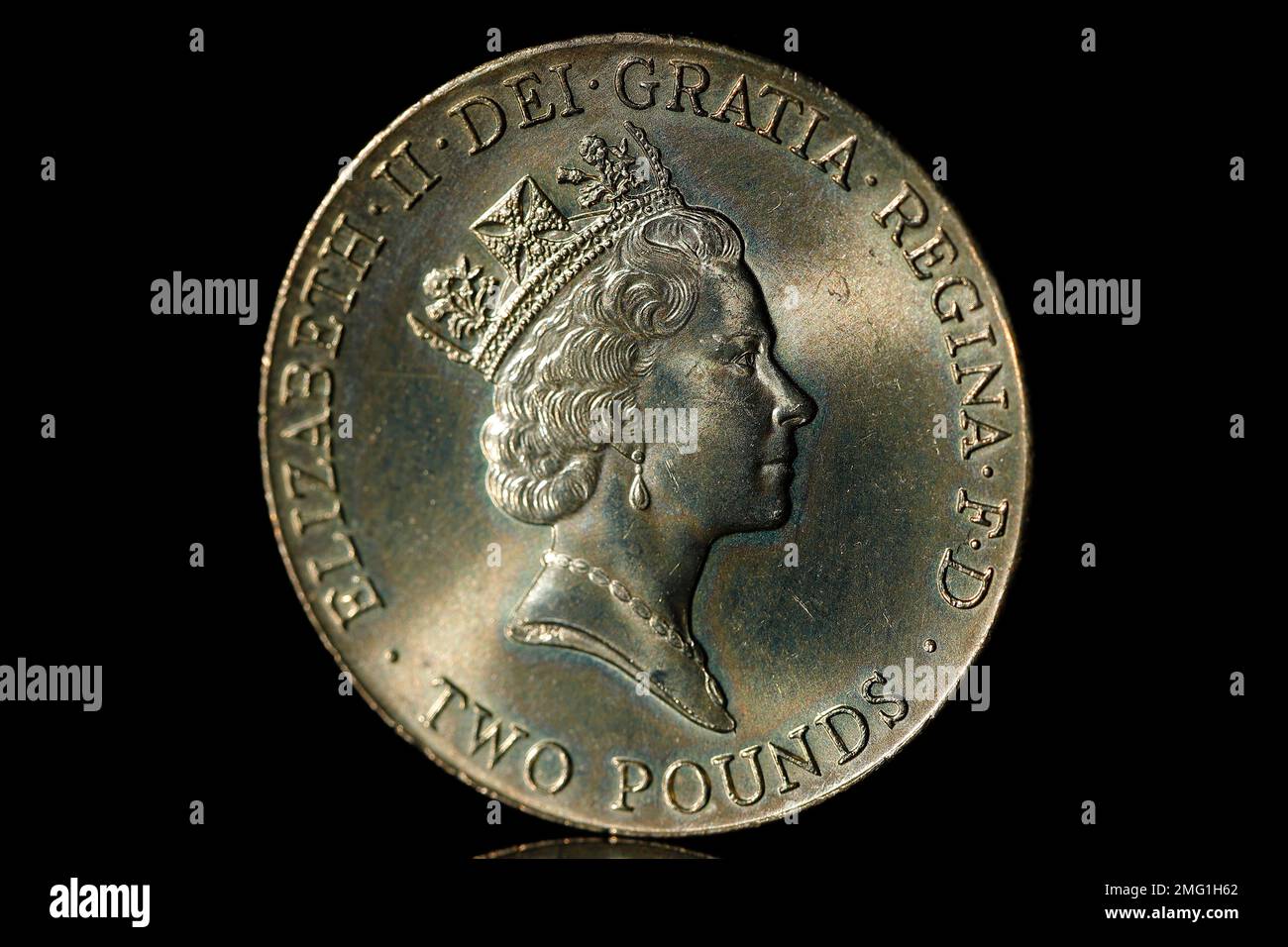 Raphael maklouf queen elizabeth ii 3rd coin portrait hi-res stock ...
