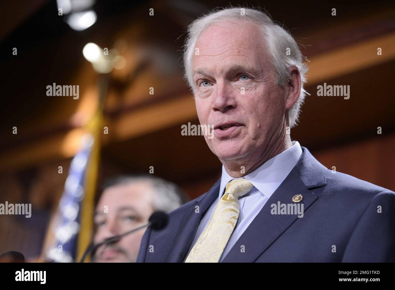 Sen ron johnson hi-res stock photography and images - Alamy
