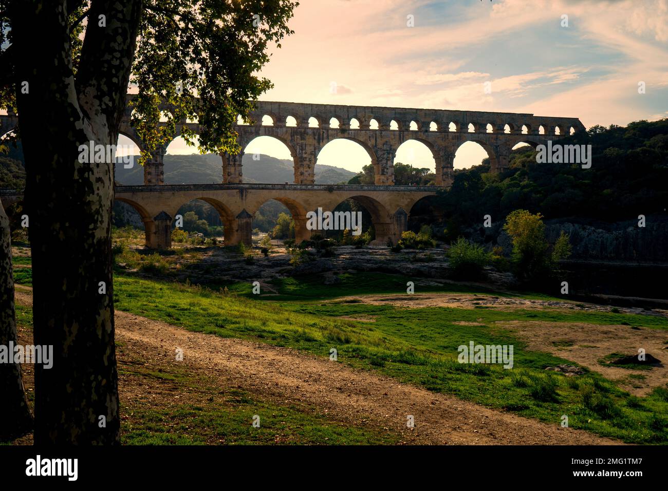 Viaduct arch roman hi-res stock photography and images - Alamy