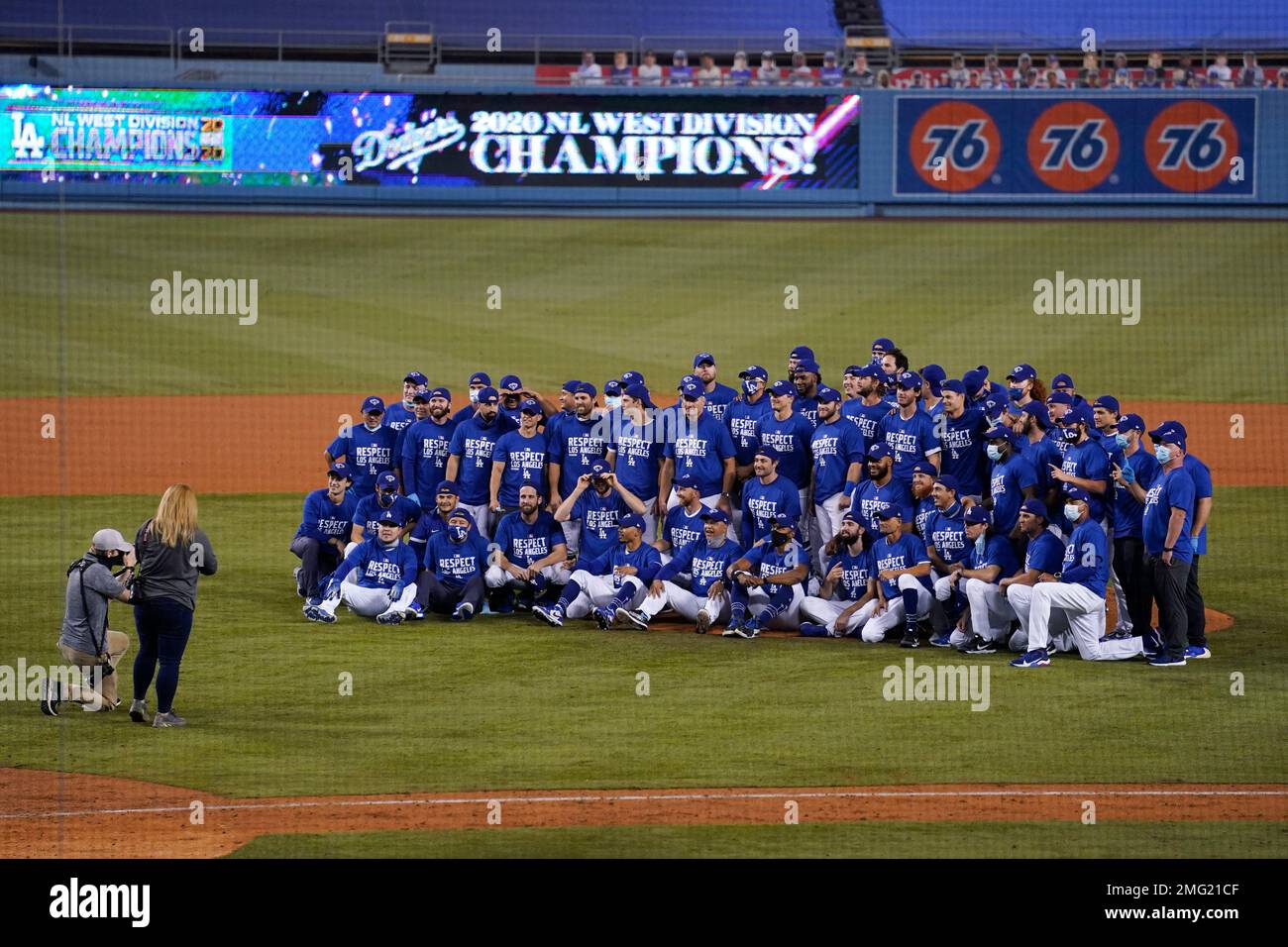 The Los Angeles Dodgers pose for a photo after a 7-2 win over the ...