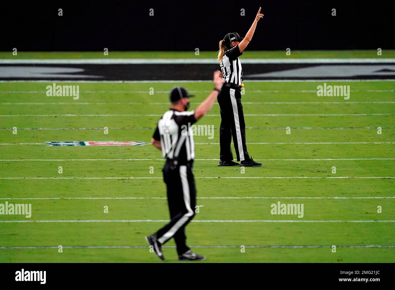 NFL referee Sarah Thomas works the game between the New Orleans Saints ...