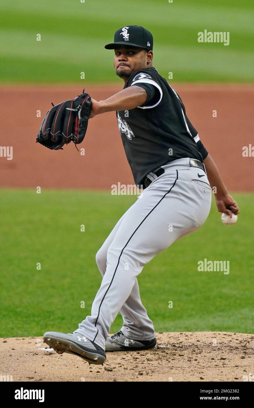Chicago White Sox starting pitcher Reynaldo Lopez delivers in the first ...