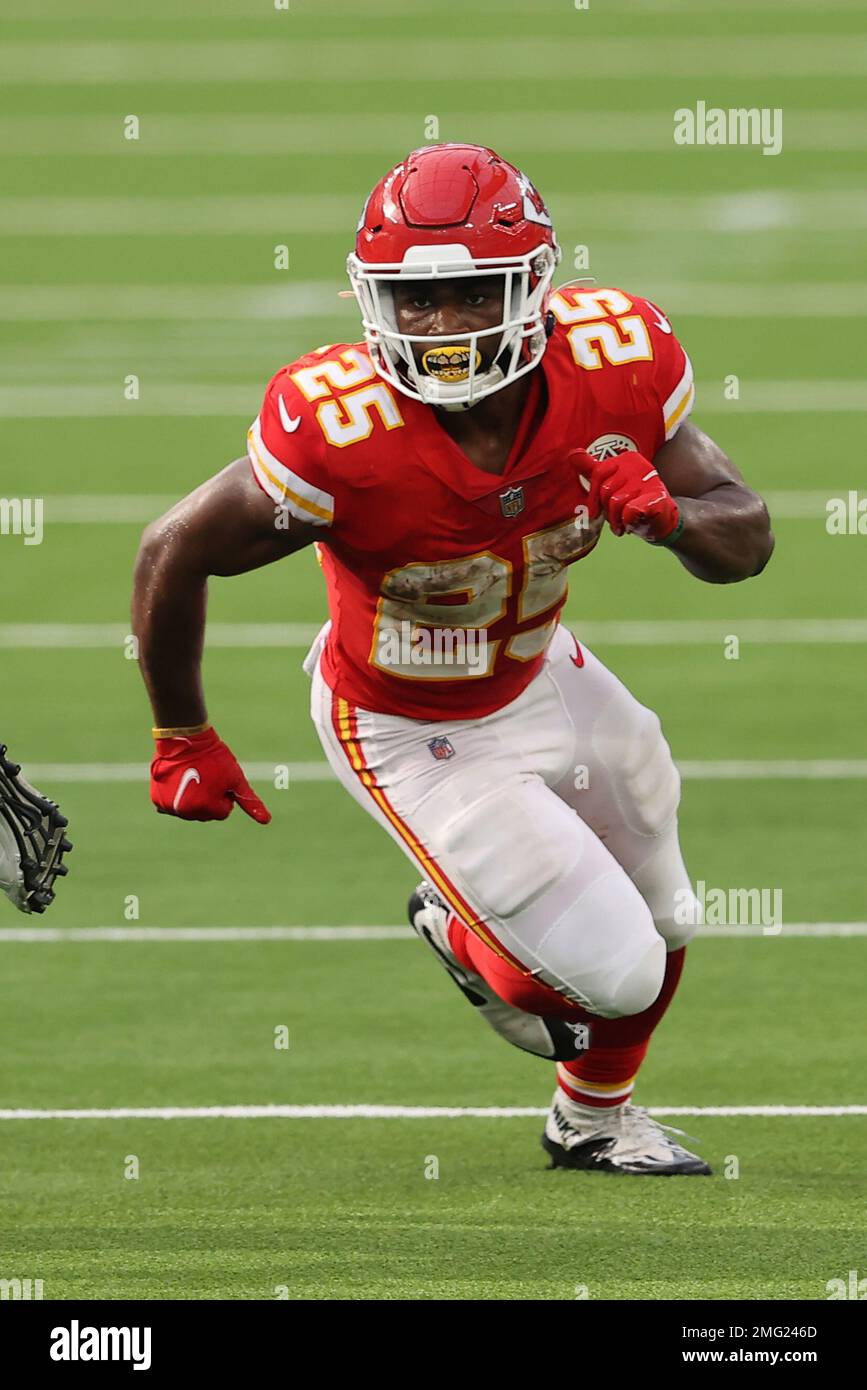 Kansas City Chiefs running back Clyde Edwards-Helaire (25) runs a ...