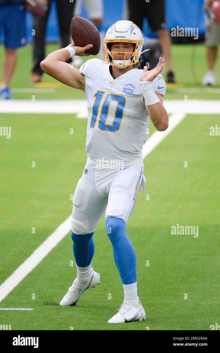 Los Angeles Chargers quarterback Justin Herbert (10) throws a pass ...