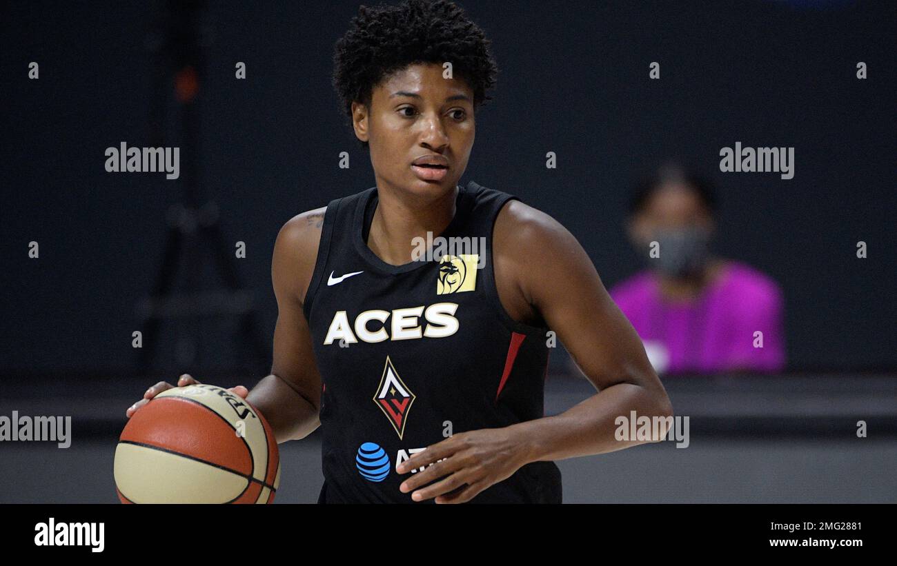Las Vegas Aces forward Angel McCoughtry (35) sets up a play during the ...