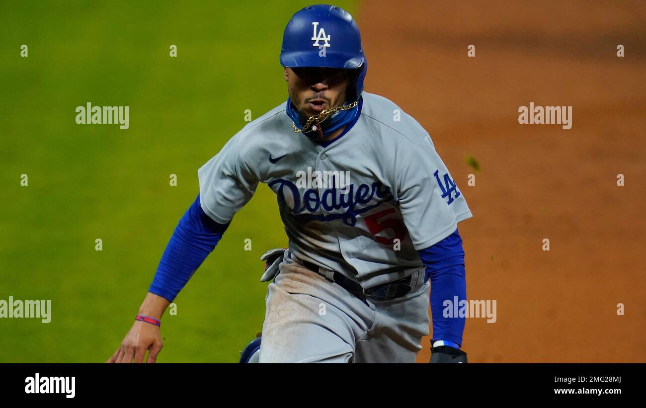 Los Angeles Dodgers right fielder Mookie Betts (50) in the seventh ...
