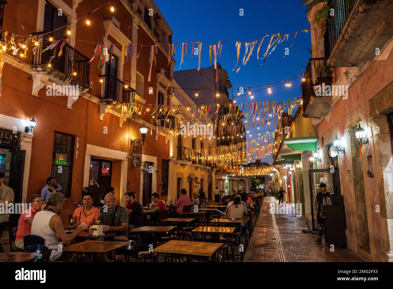 Restaurant mexico outdoor hi-res stock photography and images - Alamy