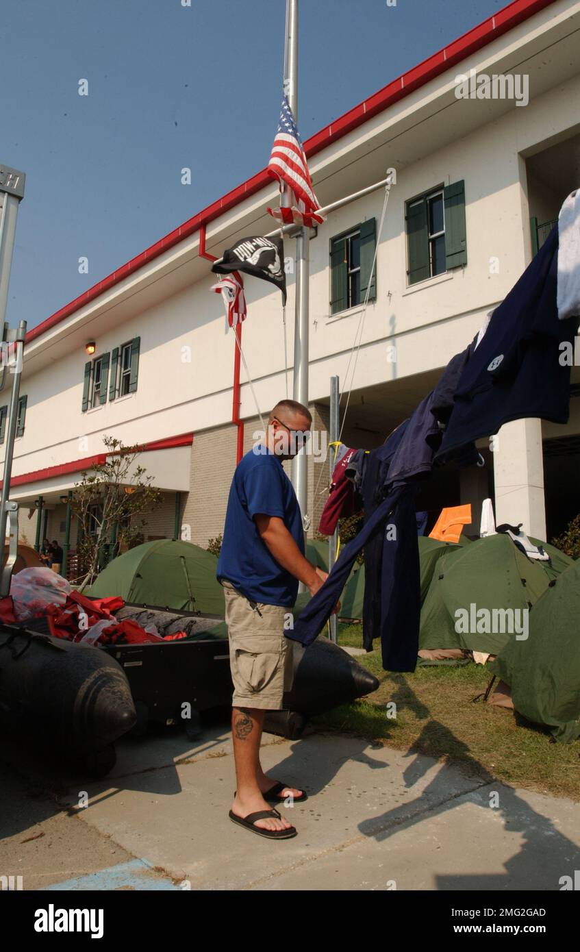 Coast Guard Personnel - 26-HK-412-13. Hurricane Katrina Stock Photo - Alamy