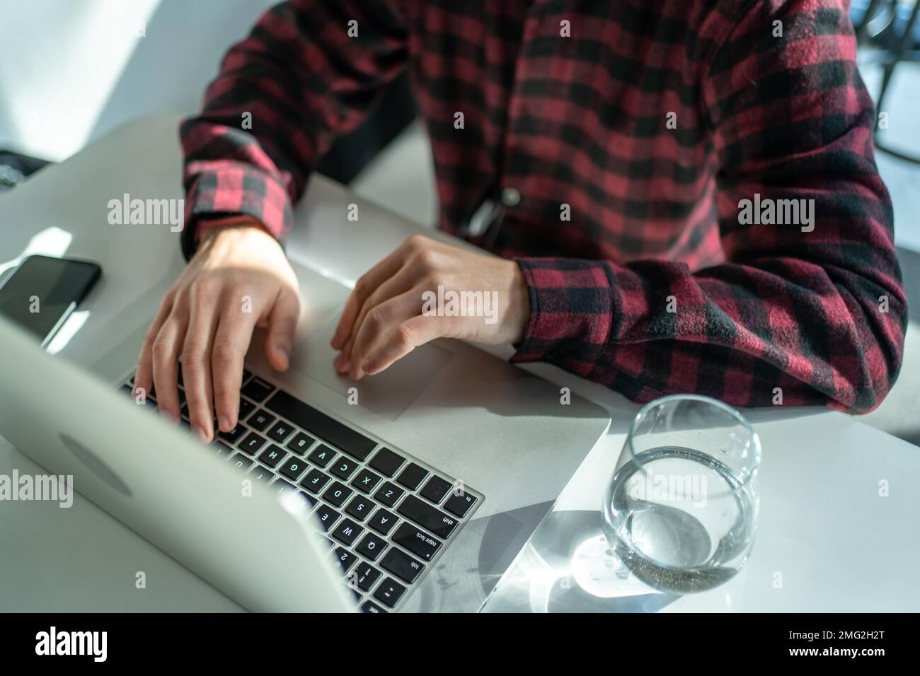 Modern workplace freelancer top hi-res stock photography and images - Alamy