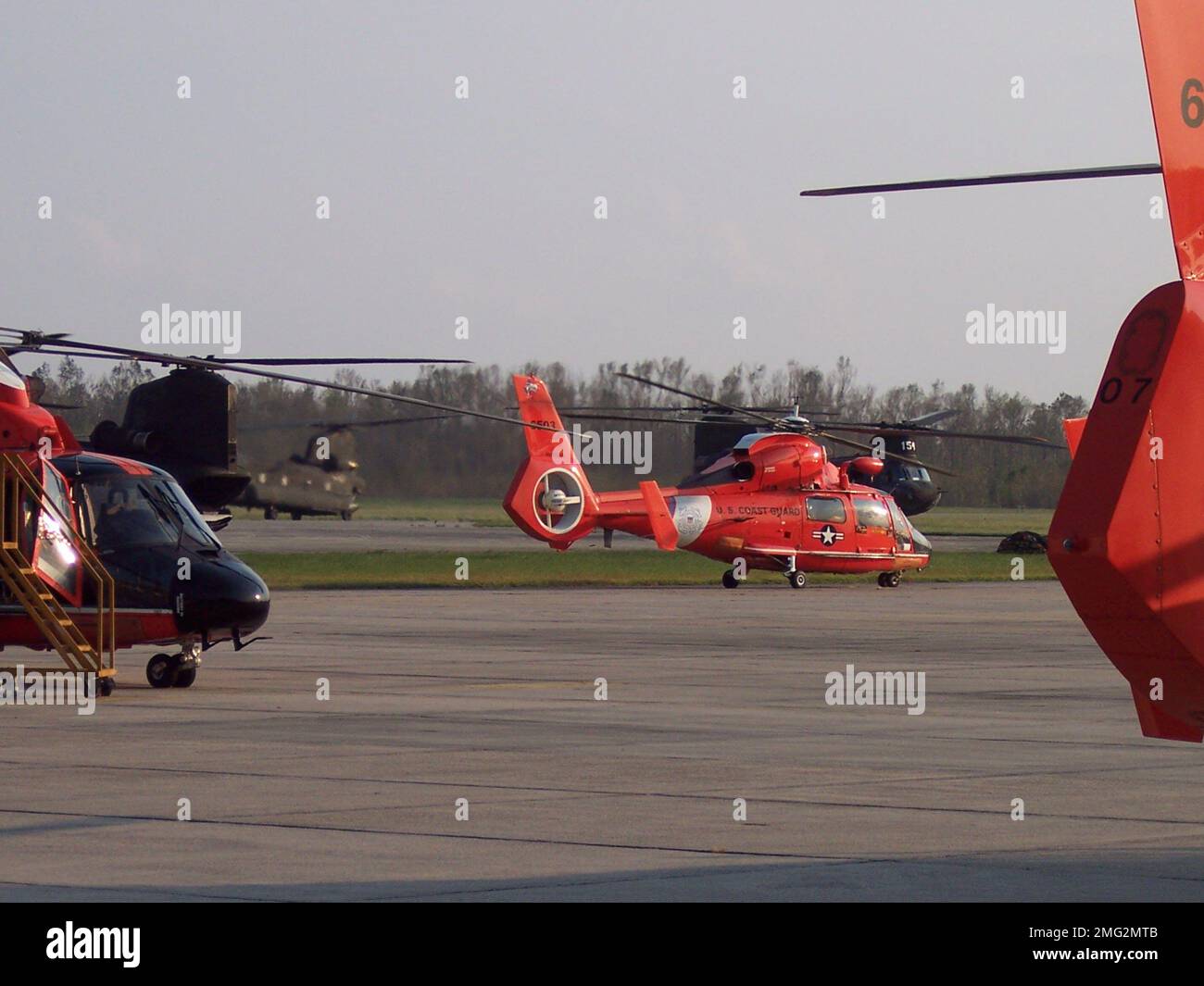 Aircrafts - HH-65 Dolphin - 26-HK-54-60. HH-65s and other military ...