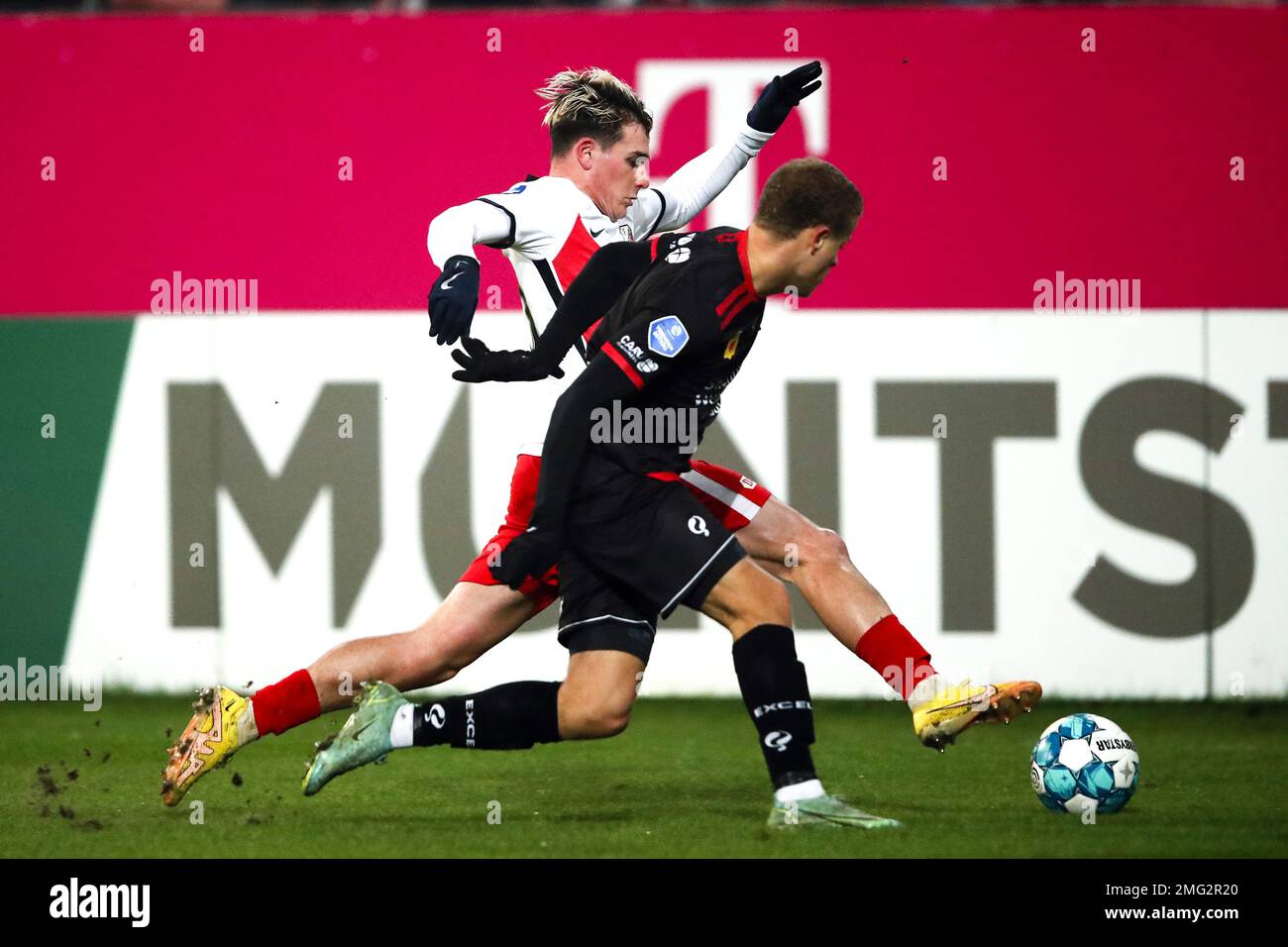 UTRECHT - (lr) Tasos Douvikas of FC Utrecht, Kenzo Goudmijn of sbv ...