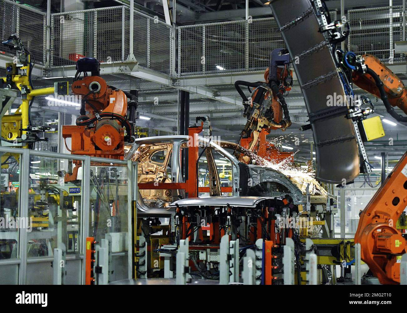 Ceremony of release of the 100,000th anniversary car at the Haval plant ...