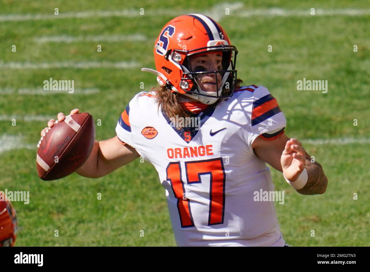 Syracuse quarterback Rex Culpepper (17) plays against Pittsburgh in an ...