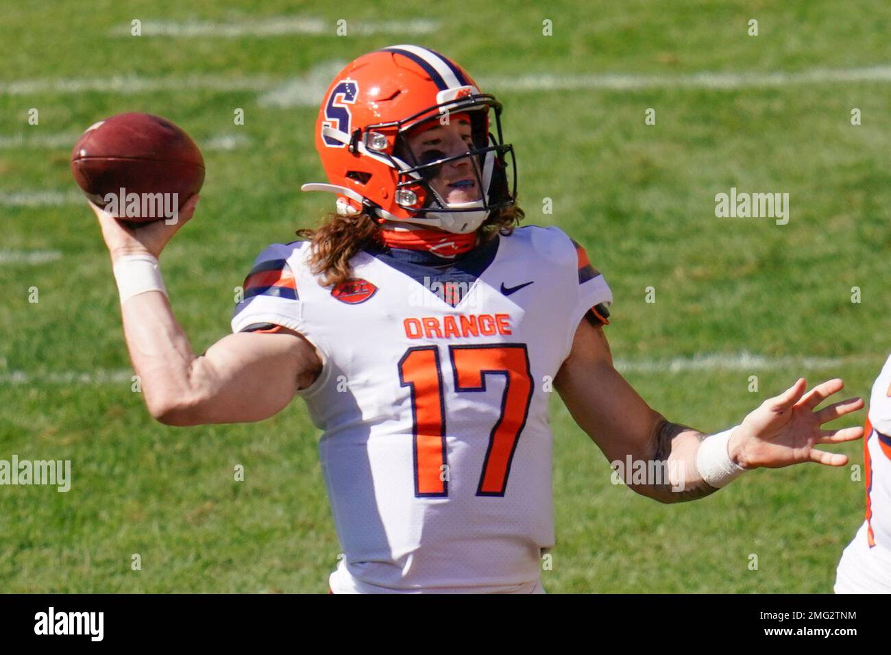 Syracuse quarterback Rex Culpepper (17) plays against Pittsburgh in an ...