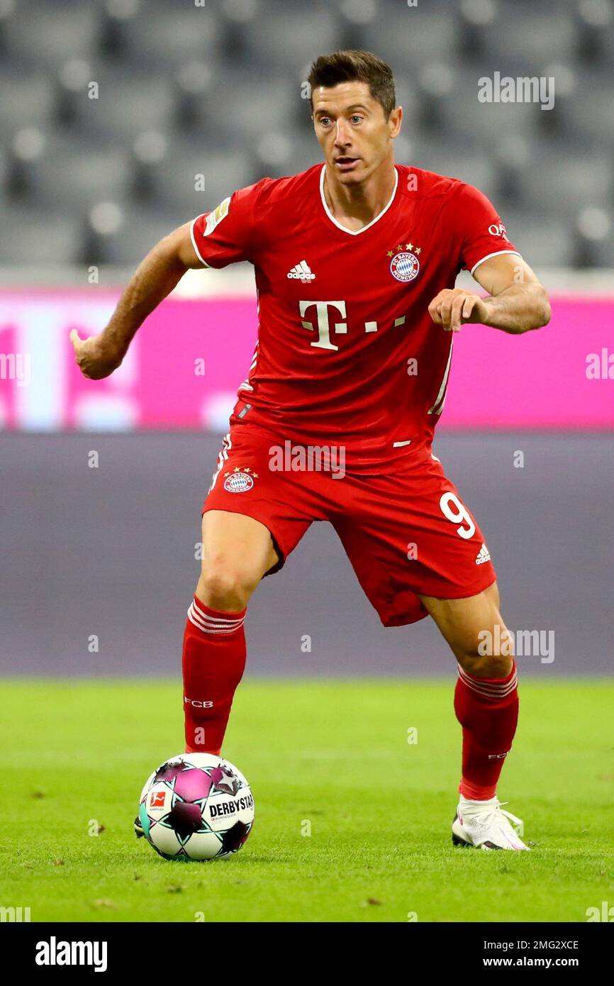 Bayern's Robert Lewandowski controls the ball during the German ...
