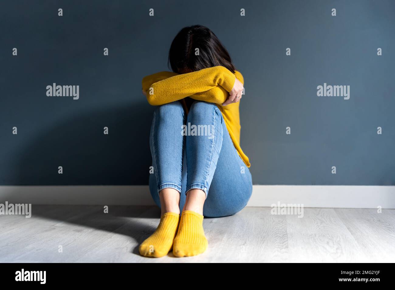 Full body unrecognizable young hi-res stock photography and images - Alamy