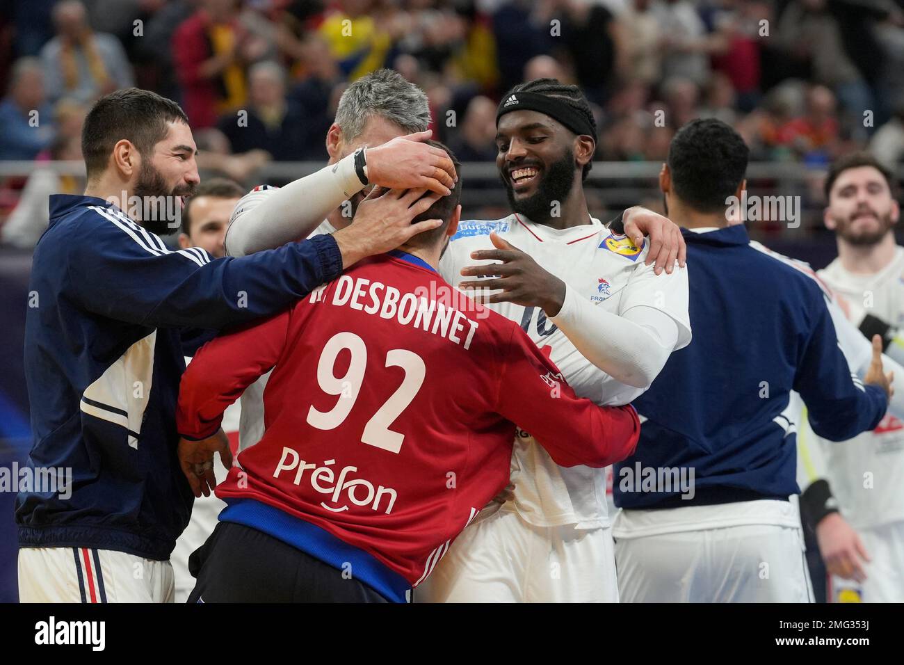 France's players celebrate their victory at the Handball World ...