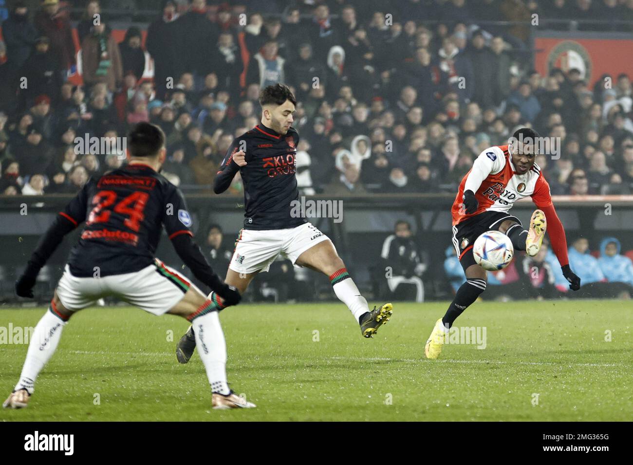 ROTTERDAM - (l-r) Souffian El Karouani of NEC Nijmegen, Javairo Dilrosun of Feyenoord during the ...