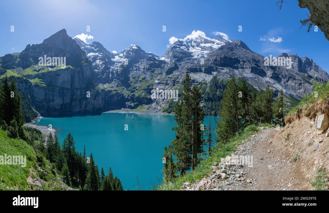 The Oeschinensee lake and the peaks Doldenhorn, Frundenhorn ...