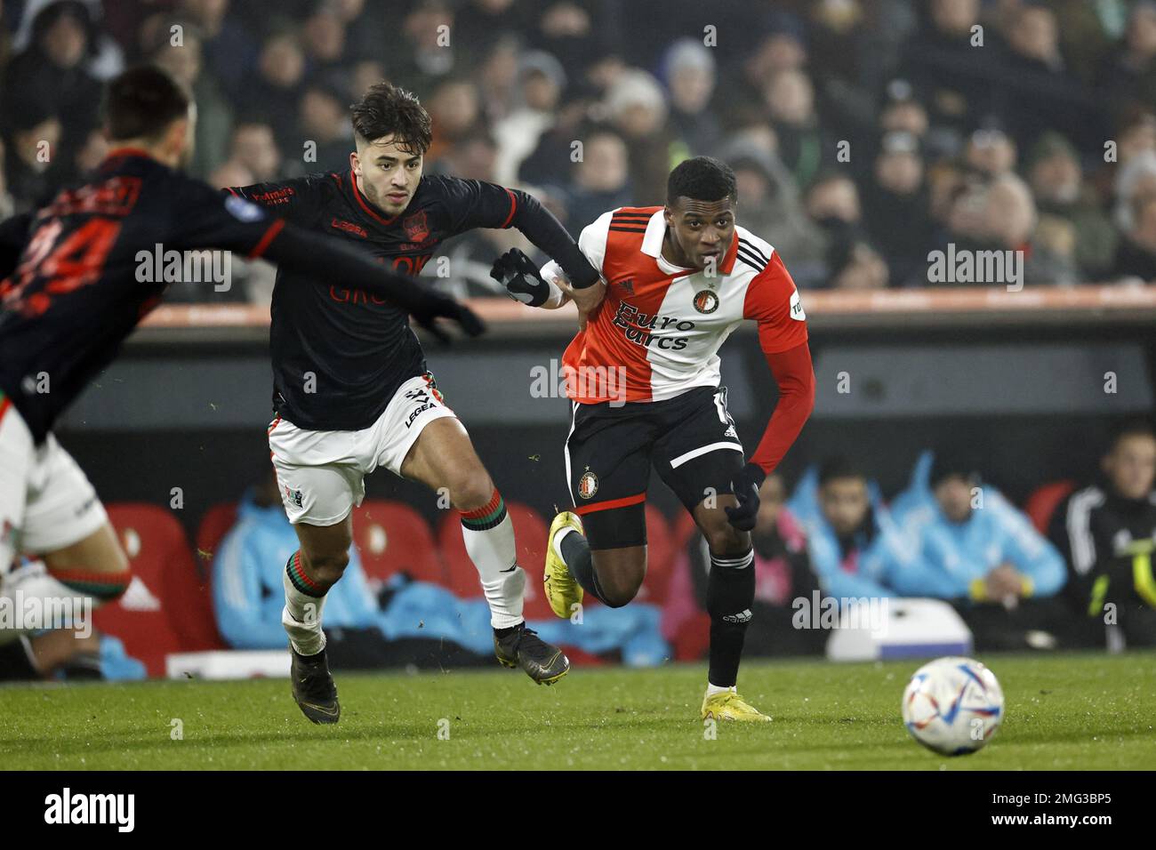 ROTTERDAM - (l-r) Souffian El Karouani of NEC Nijmegen, Javairo Dilrosun of Feyenoord during the ...