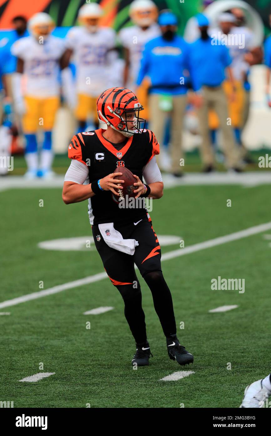 Cincinnati Bengals quarterback Joe Burrow (9) throws during the second ...