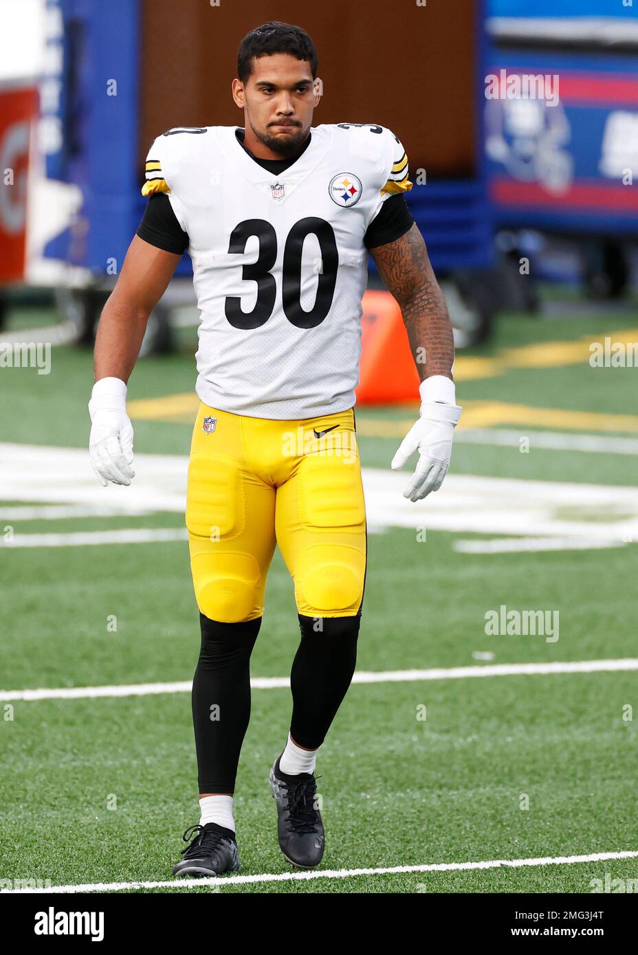Pittsburgh Steelers running back James Conner (30) warms up prior to ...
