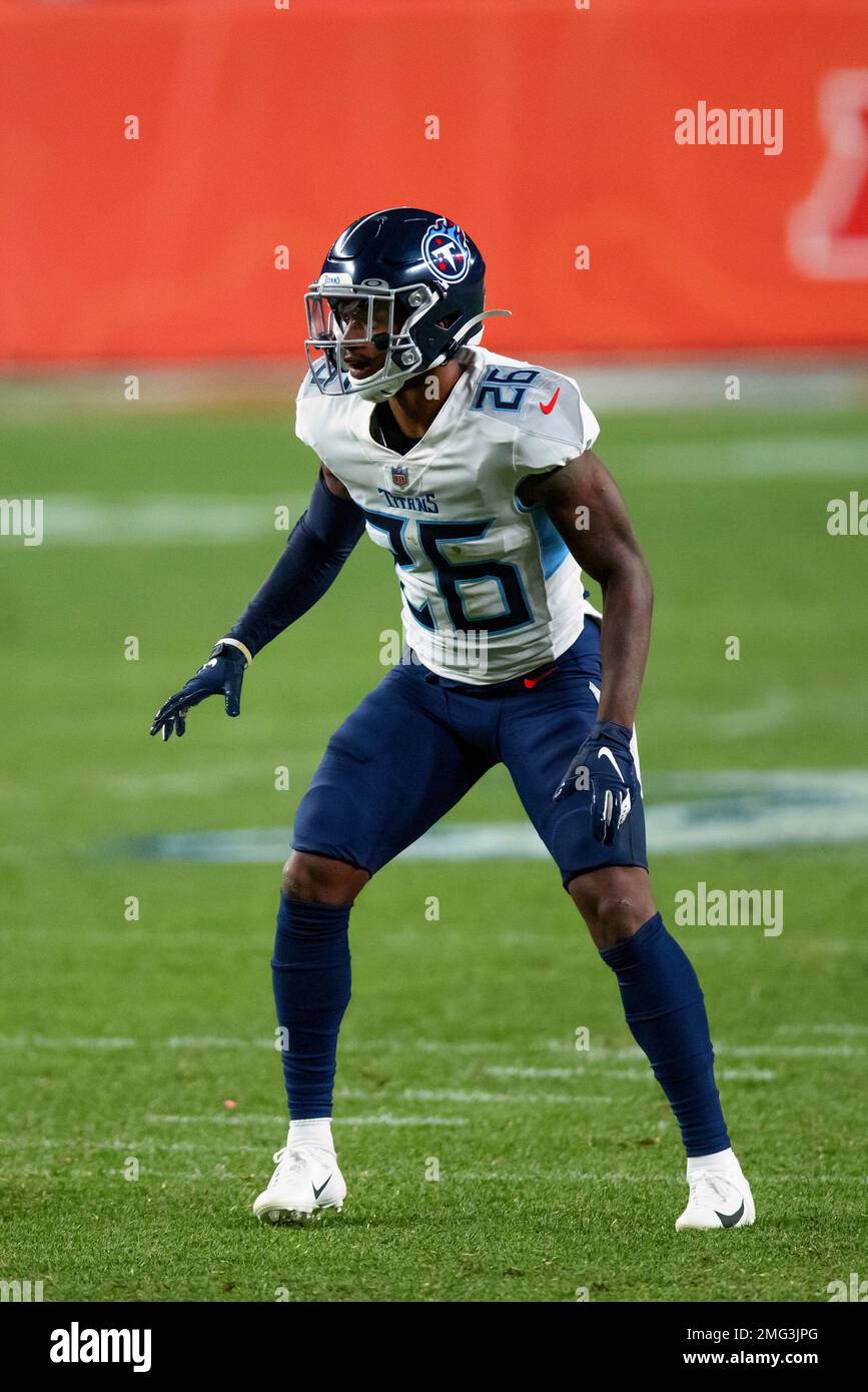 Tennessee Titans cornerback Kristian Fulton (26) lines up against the ...