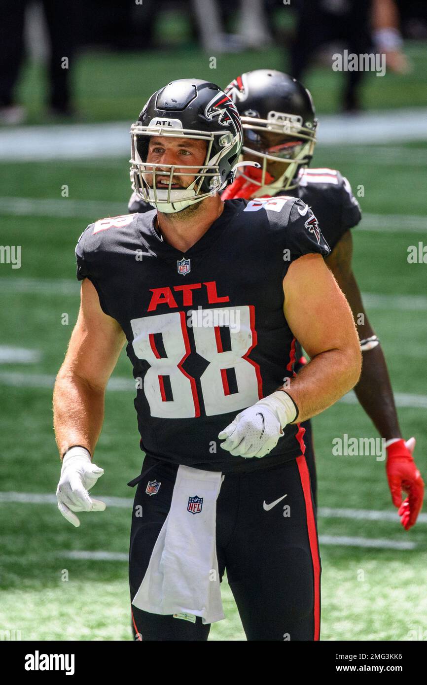 Atlanta Falcons tight end Luke Stocker (88) works against the Seattle ...
