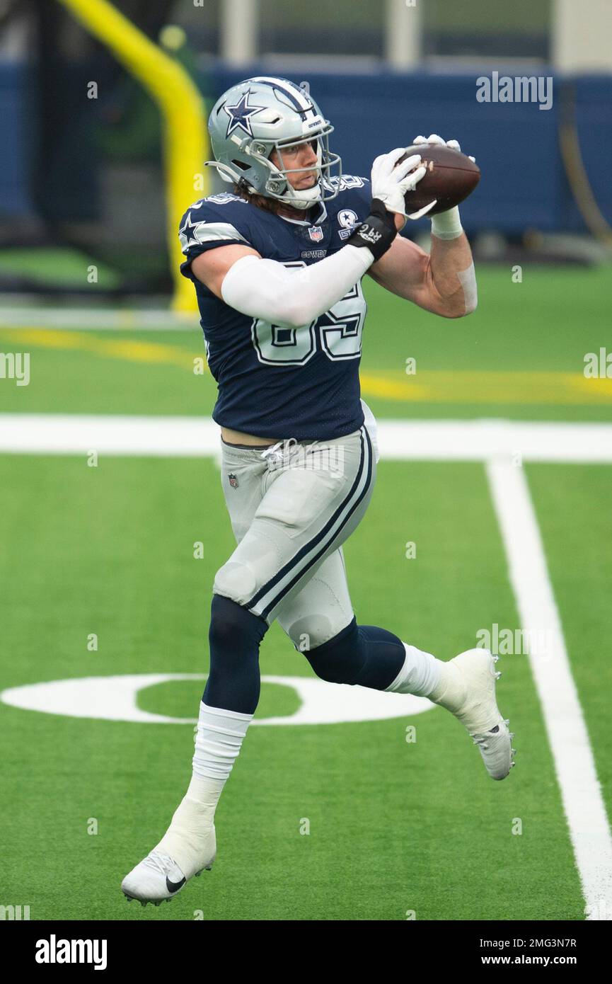 Dallas Cowboys tight end Blake Jarwin warms up before an NFL football ...