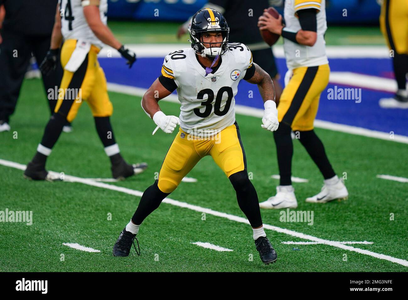 Pittsburgh Steelers running back James Conner (30) warms up before ...