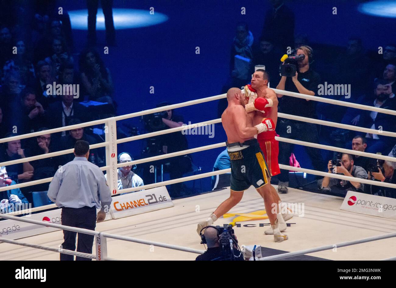 Uppercut hi-res stock photography and images - Alamy