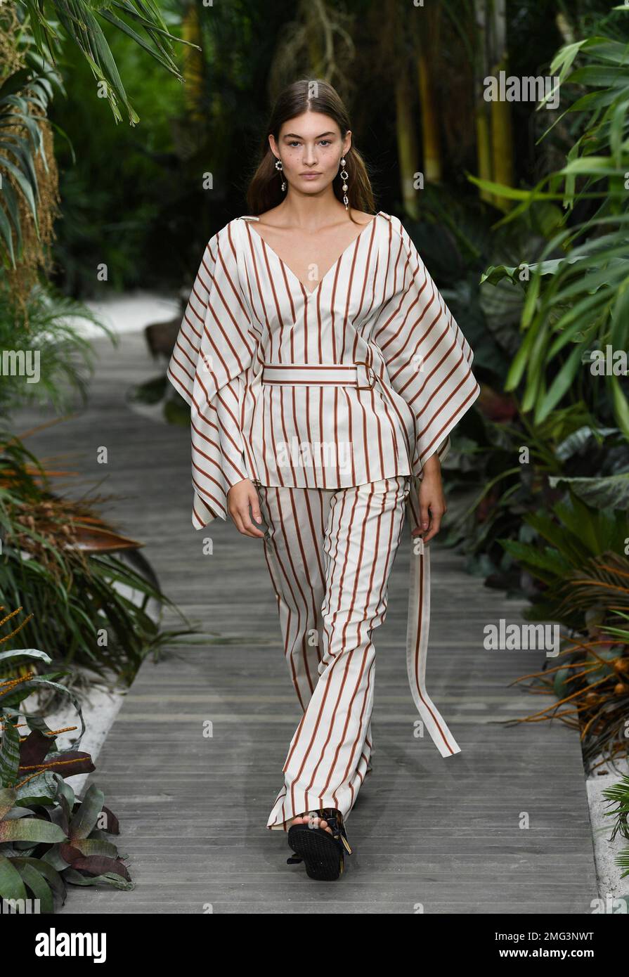 Model Grace Elizabeth walks the runway during the Jason Wu Spring ...