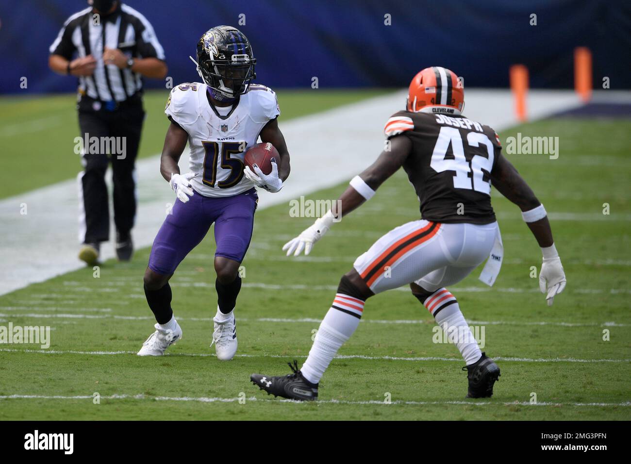 Baltimore Ravens wide receiver Marquise Brown (15) runs with the ball ...