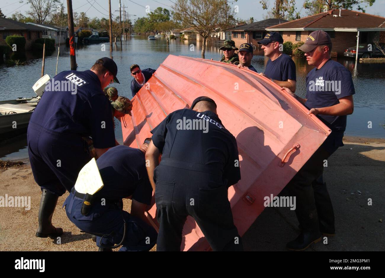 Coast Guard Personnel - 26-HK-413-98. Hurricane Katrina Stock Photo - Alamy