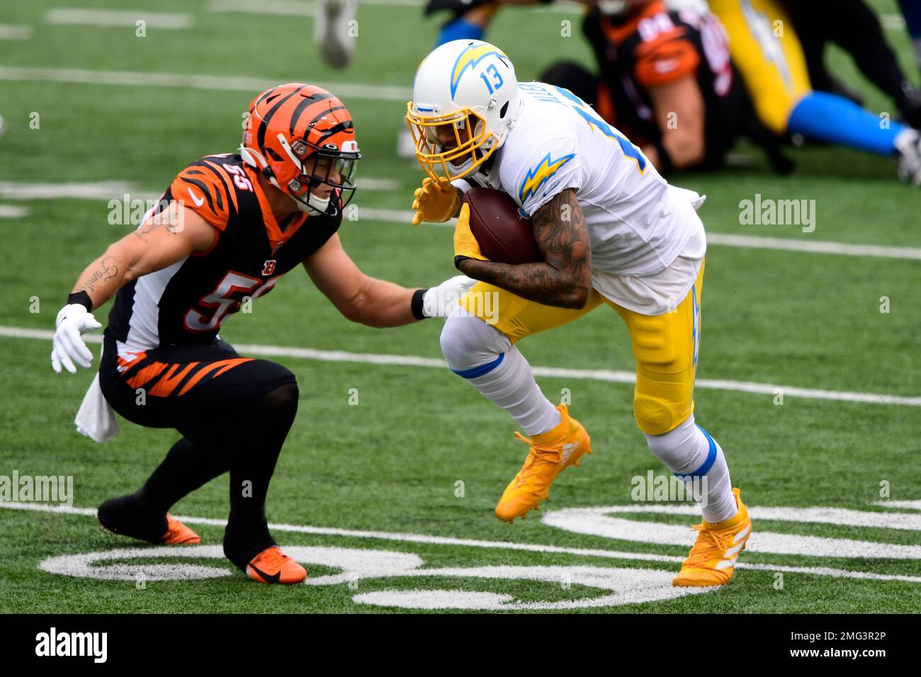 Los Angeles Chargers wide receiver Keenan Allen (13) runs the ball past ...