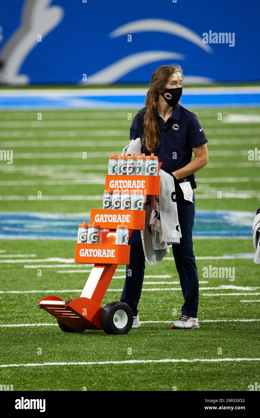 Chicago Bears staff member with a Gatorade cart against Detroit Lions ...