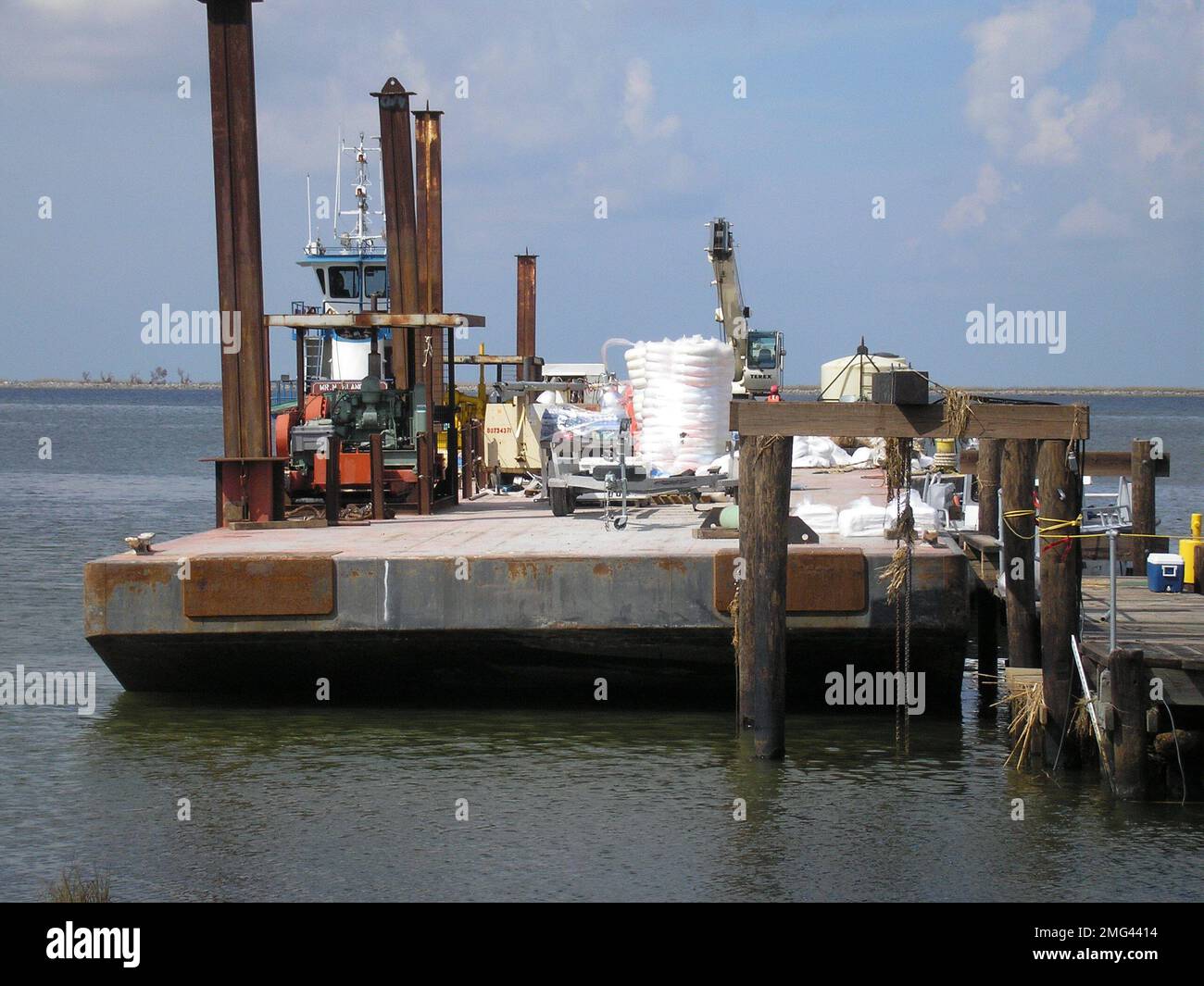 ESU St. Louis - Shell Pilottown - 26-HK-325-10. DECK BARGE WITH ...