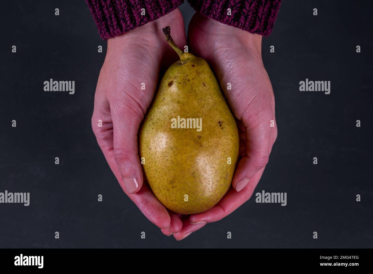 Pear crisp dessert hi-res stock photography and images - Alamy