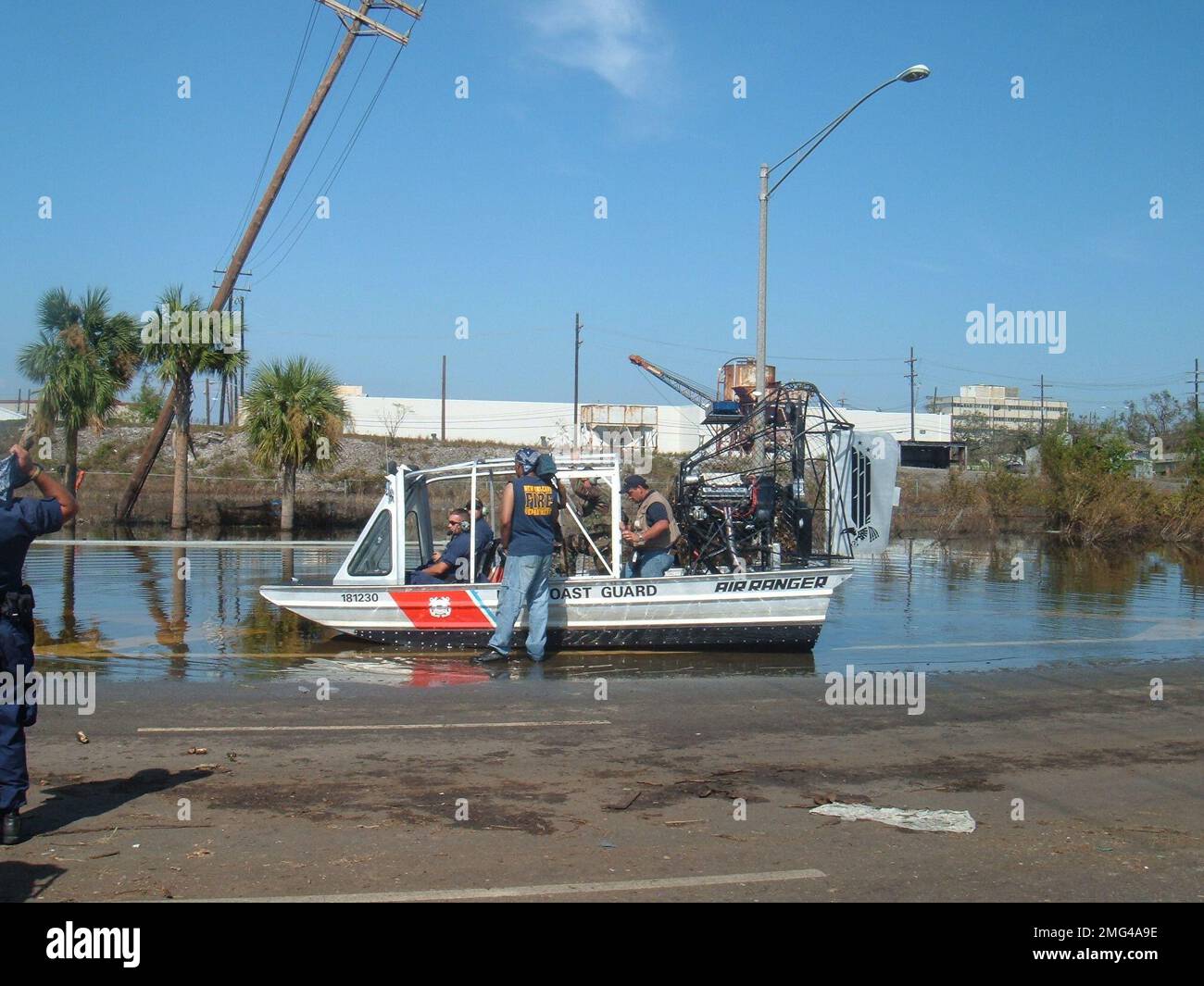 Miscellaneous - Coast Guard Operations - 26-HK-433-113. Hurricane Katrina Stock Photo - Alamy