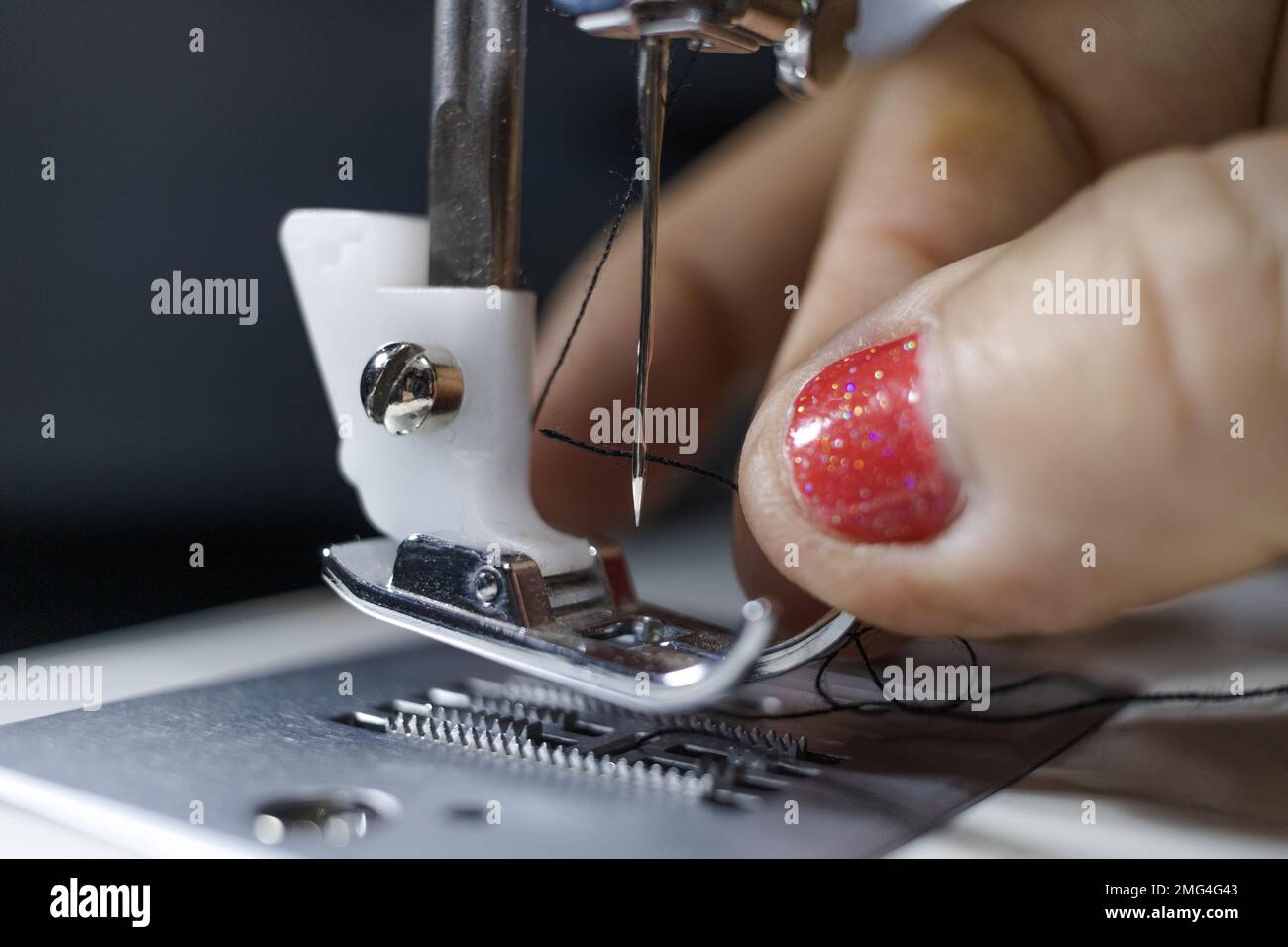 Sewing on a sewing machine hi-res stock photography and images - Alamy