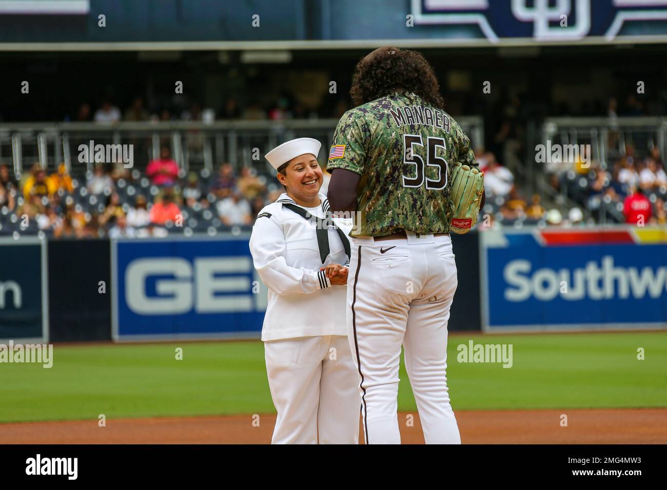 SAN DIEGO (Aug. 21, 2022) Interior Communications Electrician 1st Class ...