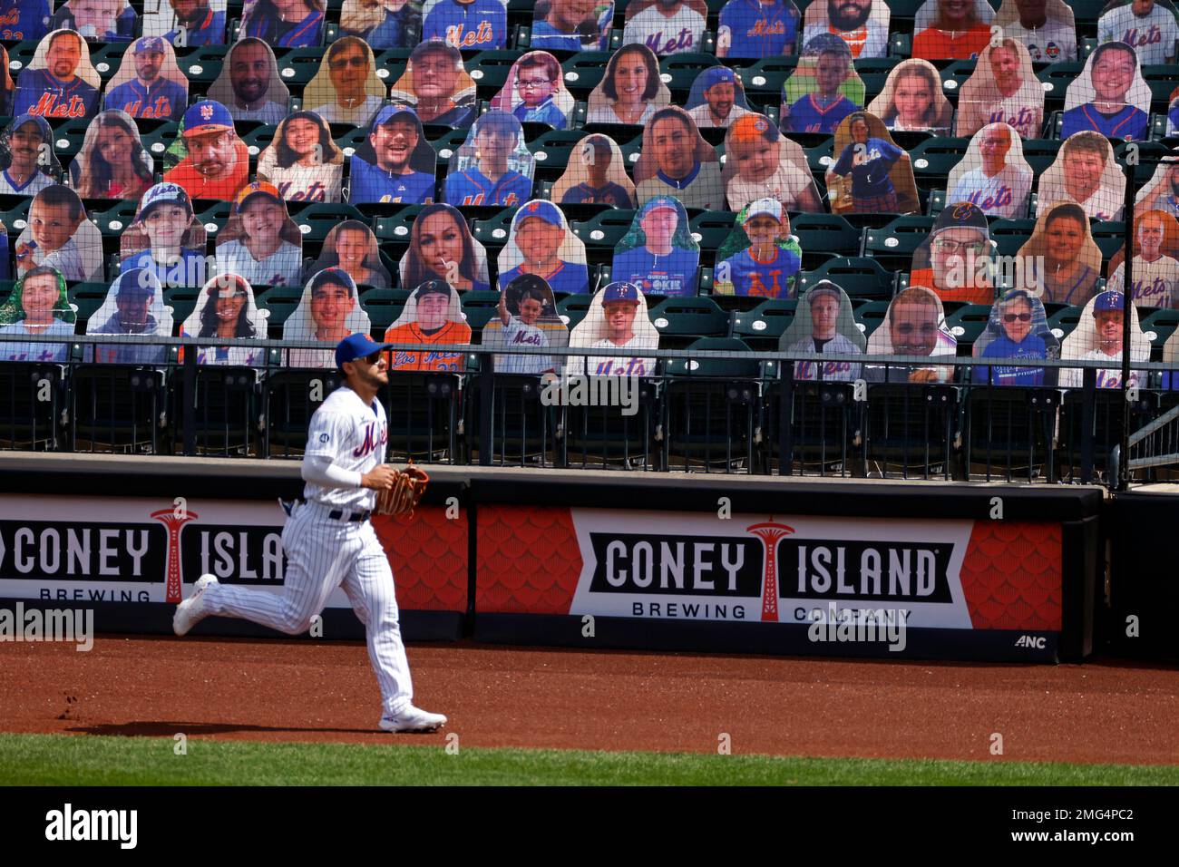 New York Mets right fielder Michael Conforto runs to the dugout after ...