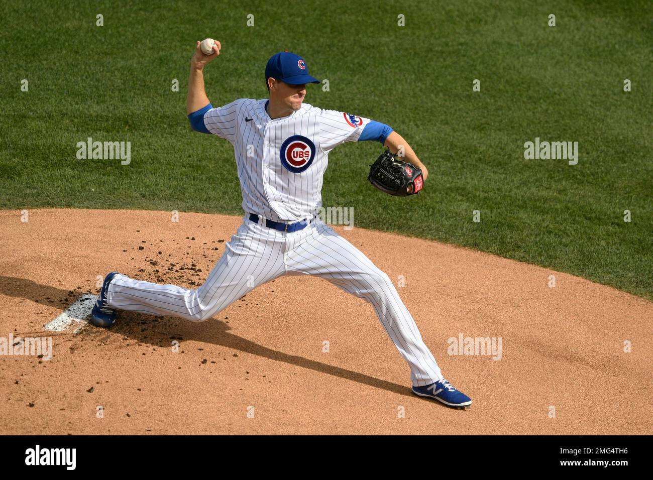 Chicago Cubs starter Kyle Hendricks delivers a pitch during a baseball ...