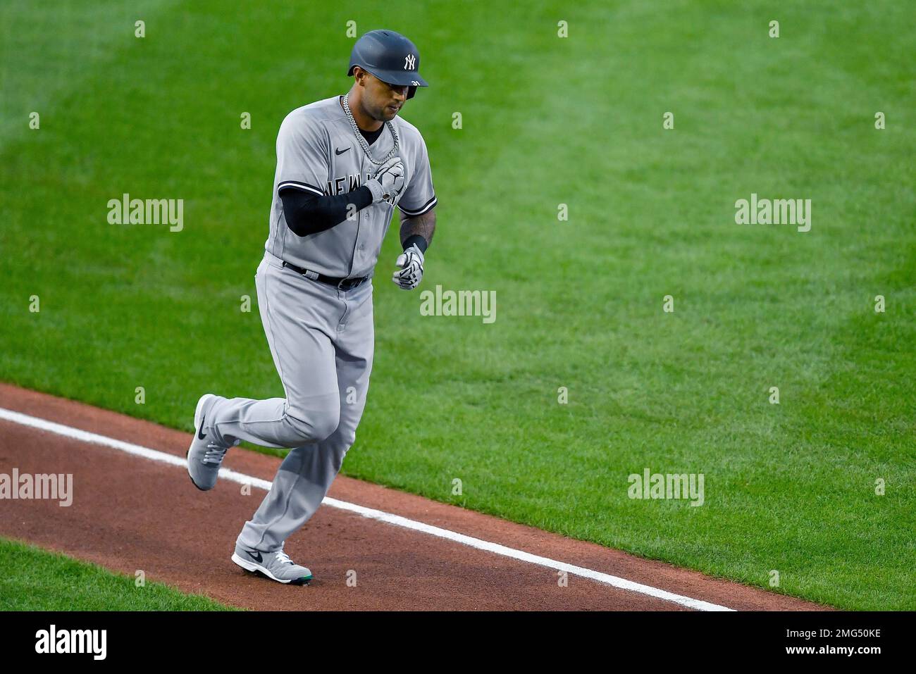 New York Yankees' Aaron Hicks pounds his chest as he rounds the bases ...