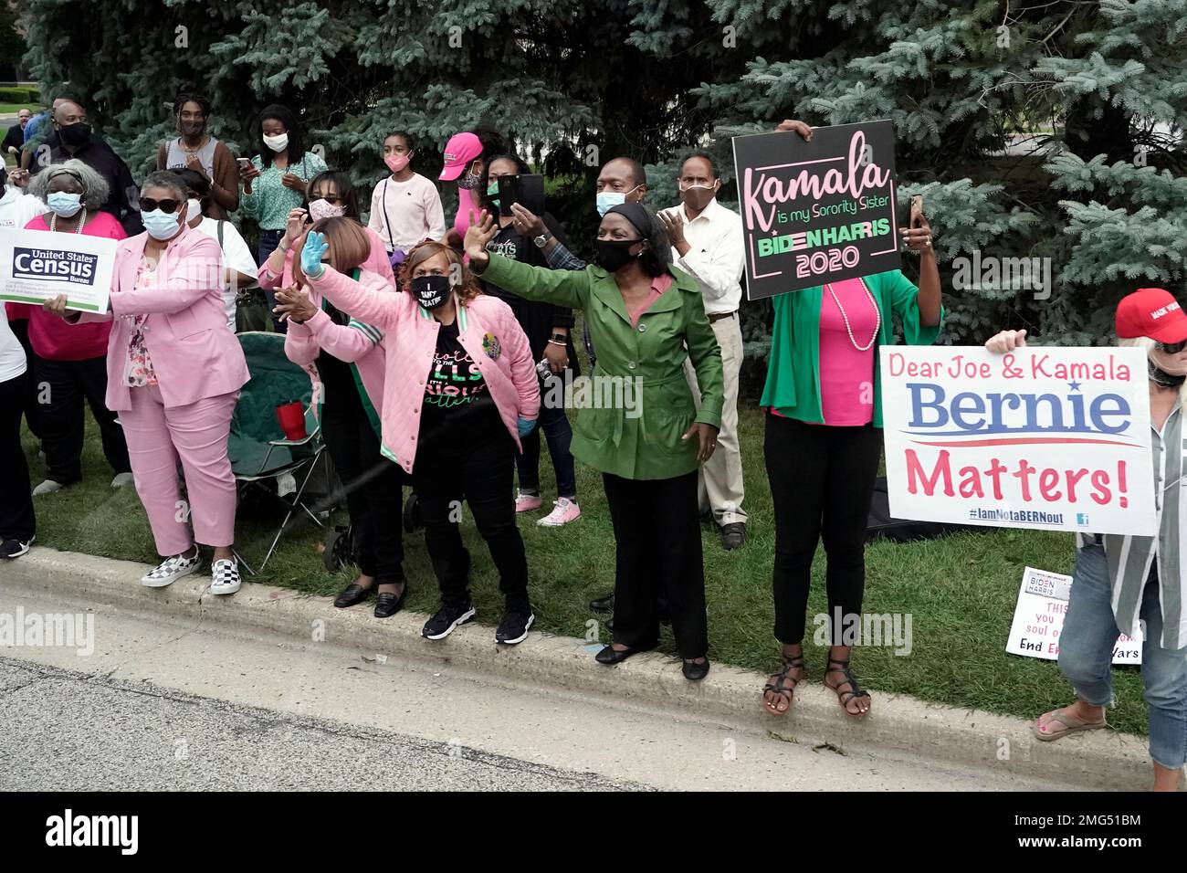 Supporters cheer as the motorcade with Democratic vice presidential ...