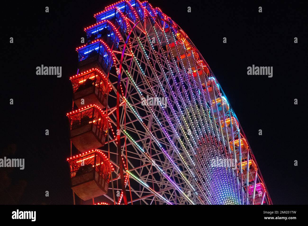 Close up of a Ferris wheel at night Stock Photo - Alamy